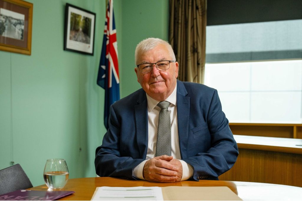 Mayor joins Premier in $200m spending promise for Mount Barker - News ...