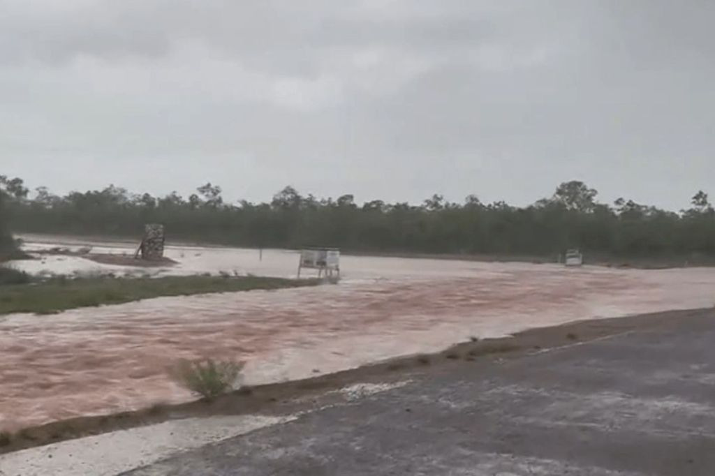 Man dies in floods, tropical cyclone hits north-west - News | InDaily ...