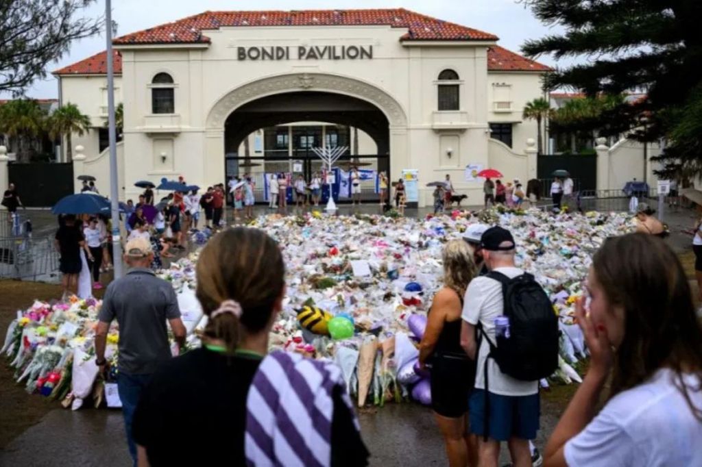 'Fast answers' needed on Bondi attack as review slammed - News ...