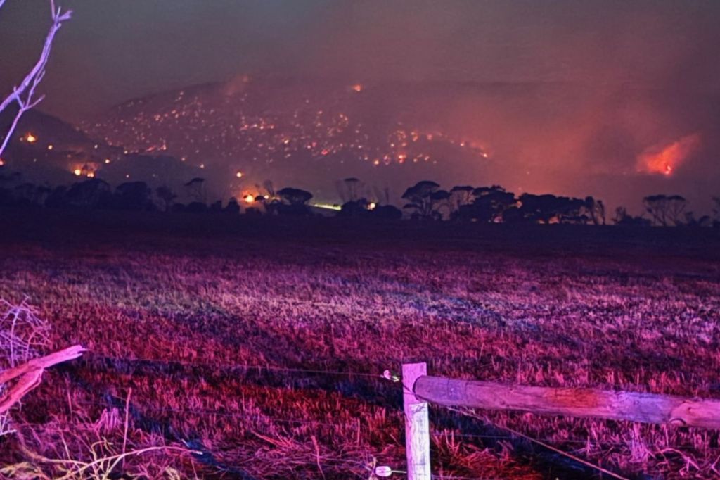 Ferries cancelled amid Fleurieu fire threat - News | InDaily, Inside ...