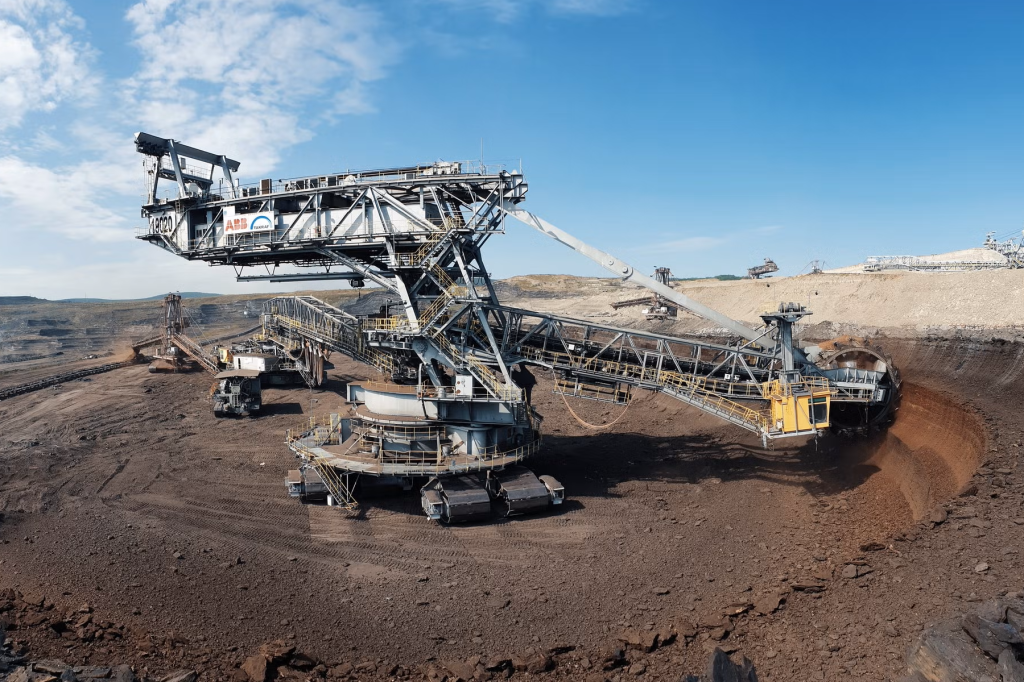 Government accelerates development of two new mining projects