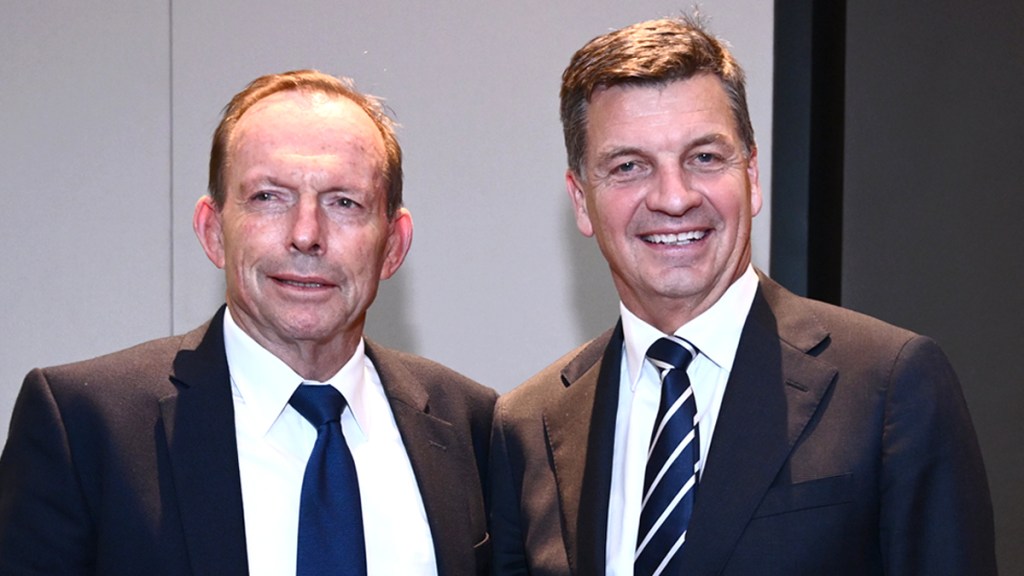Returned Tony Abbott has surging One Nation in his sights - News ...